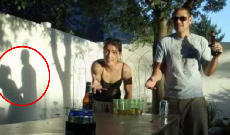 Hilarious Selfies That Prove You Should Always Check Your Background ...