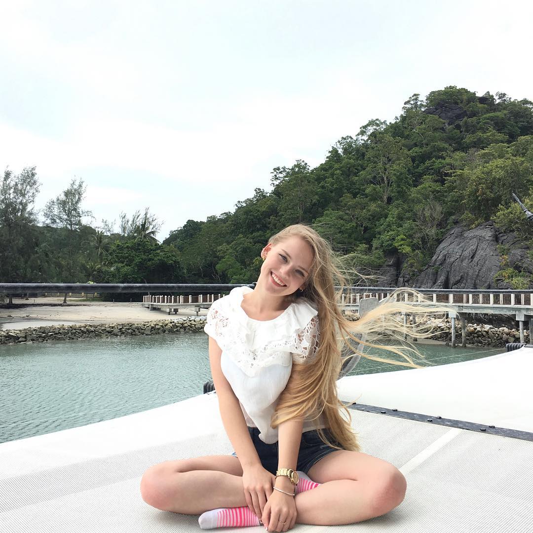 These Students Found The World’s Most Beautiful Teacher In The World ...